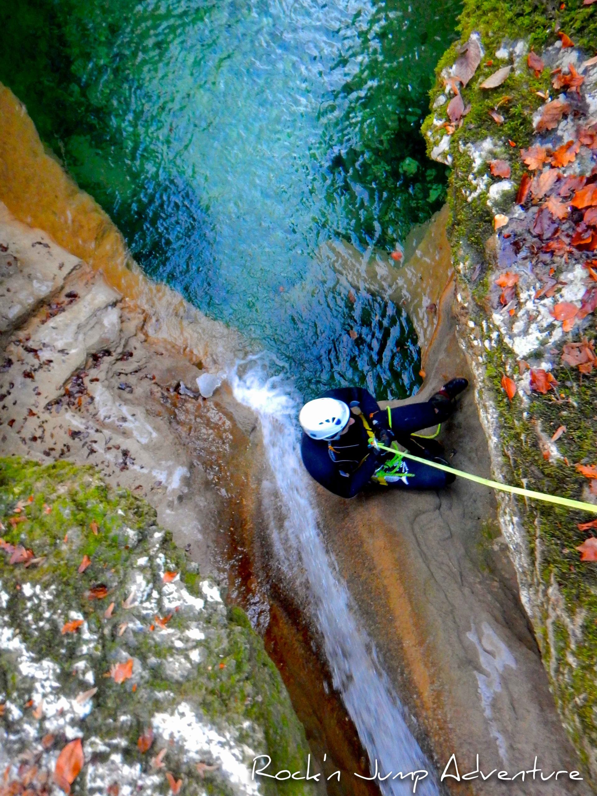 Ice Canyoning in the Jura | Winter activity in the Jura | Rock'n Jump