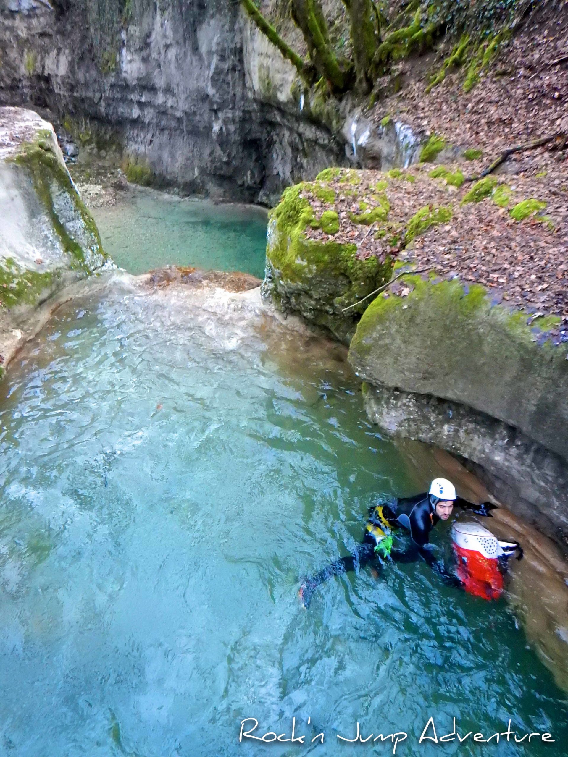 Ice Canyoning in the Jura | Winter activity in the Jura | Rock'n Jump
